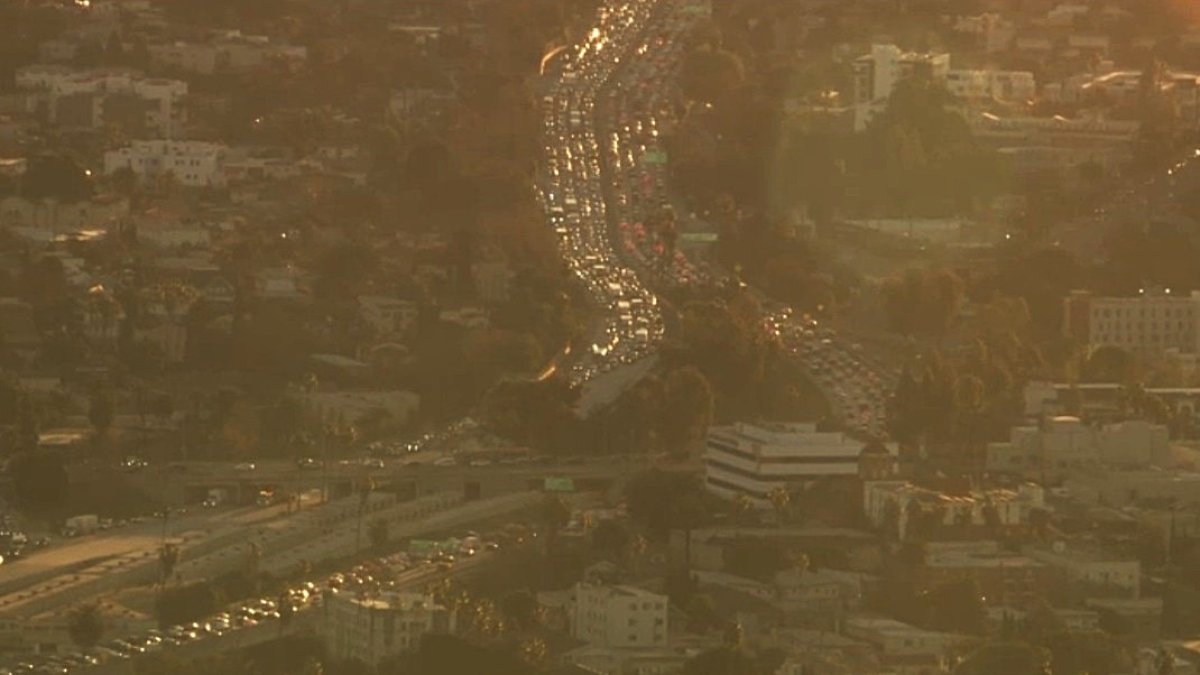 Big rig crash a fuel spill snarls 101 Freeway traffic in Hollywood ...