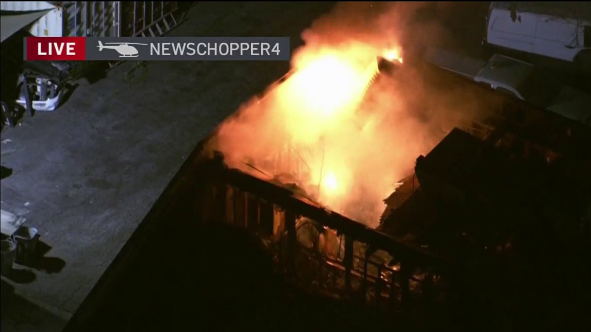 Fire burns through building in North Hills – NBC Los Angeles