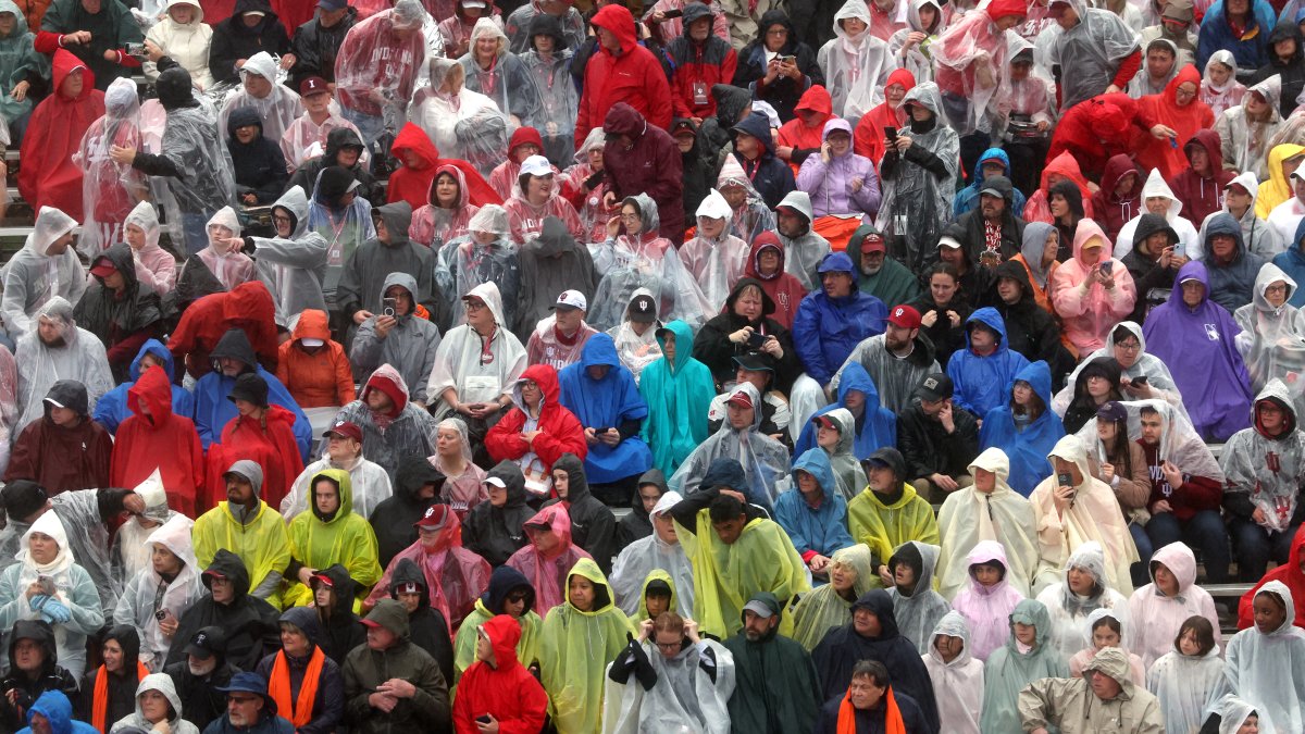 Recap: Rose Parade rolls on through the rain – NBC Los Angeles