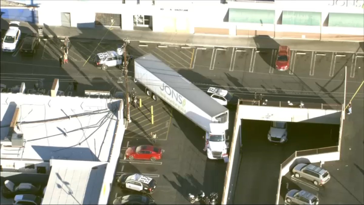 Man fatally struck by semi-truck in Van Nuys parking lot – NBC Los Angeles