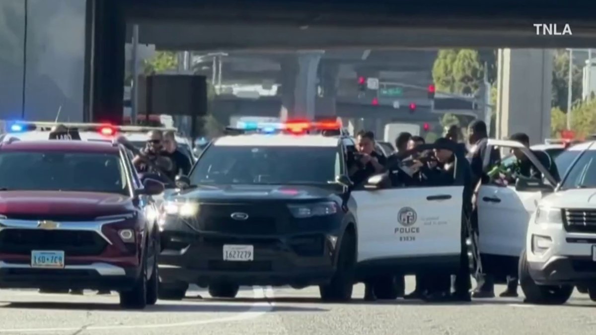 Pursuit of murder suspect shuts down 405 Freeway off-ramp in Hawthorne ...