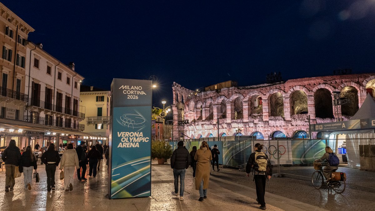 Verona prepares its ancient arena for the Olympics Closing Ceremony ...