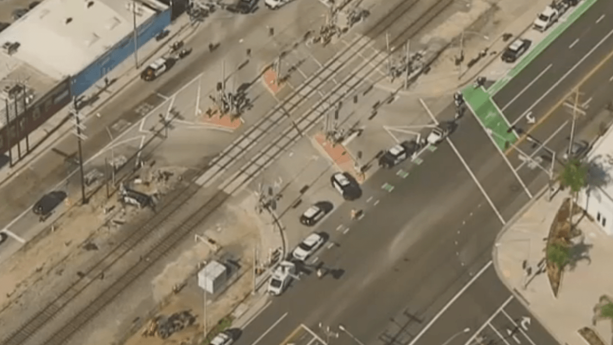 1 killed when train and car collide in Glendale – NBC Los Angeles