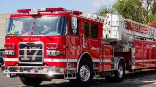 ‘Heroic’ neighbors break window to help woman in Long Beach fire – NBC ...
