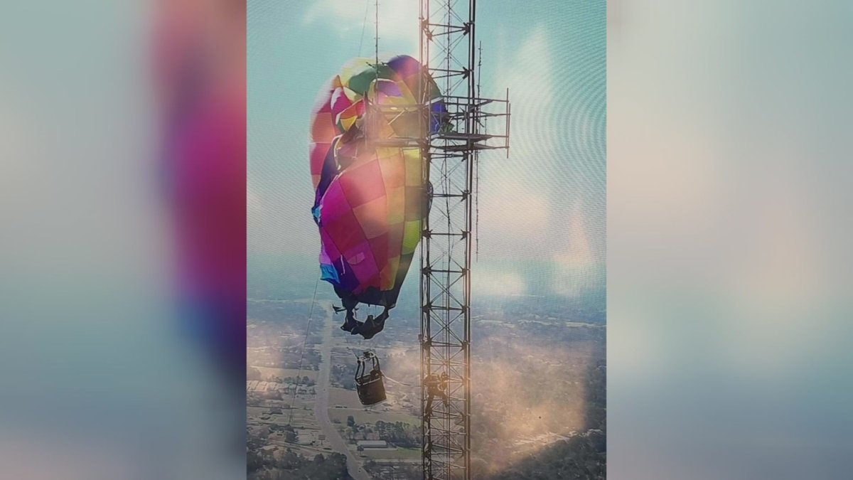 Hot air balloon hits cell phone tower in Texas; 2 people rescued – NBC ...