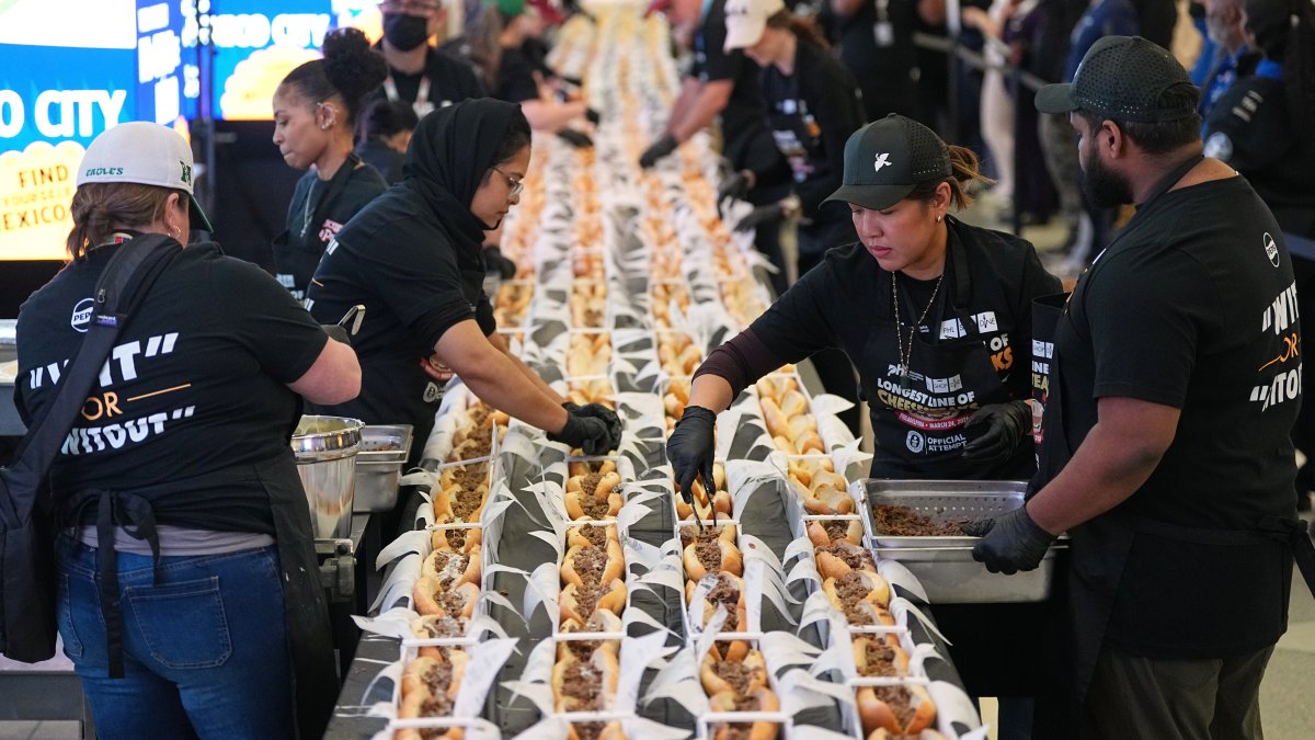 PHL sets world record with ‘longest line of cheesesteaks’ – NBC Los Angeles