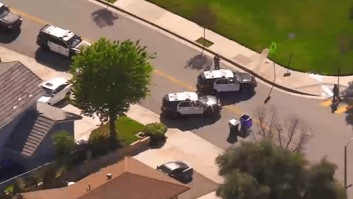 Deputies in standoff with armed man in Santa Clarita neighborhood – NBC ...