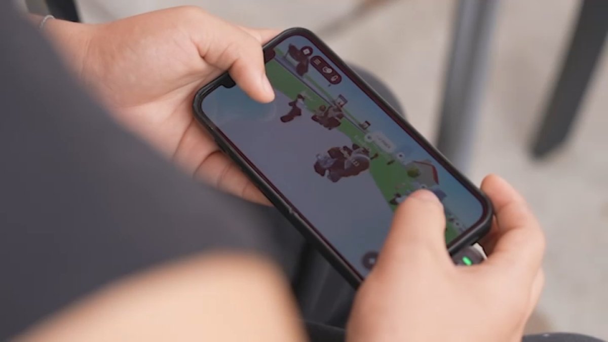 Facial recognition error locks mom out of Roblox parental controls ...