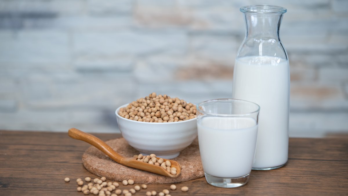 Dietician ranks best plant-based milk with the most protein – NBC Los ...