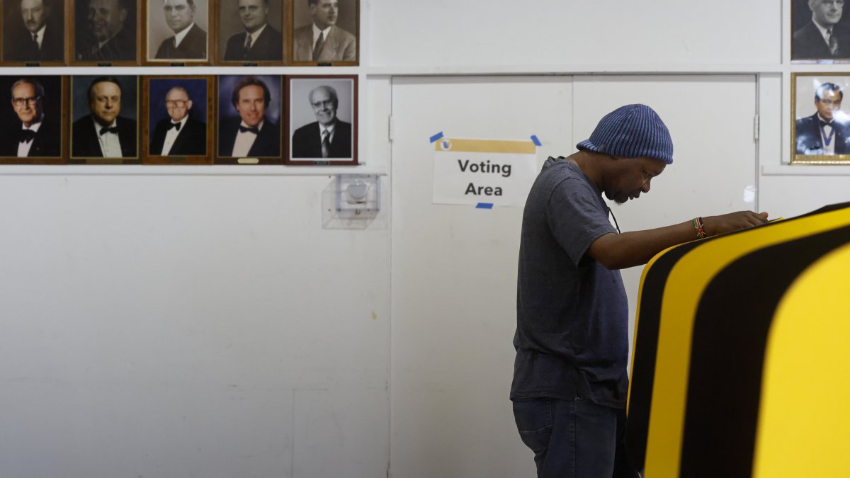 Candidates for LA mayor and California governor make weekend push – NBC ...