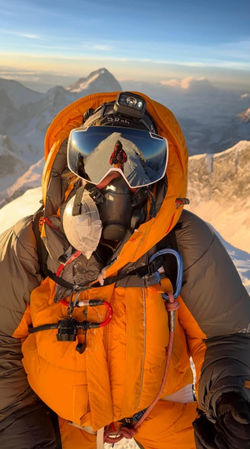 This is the first woman to summit Mount Everest with stage 4 cancer ...