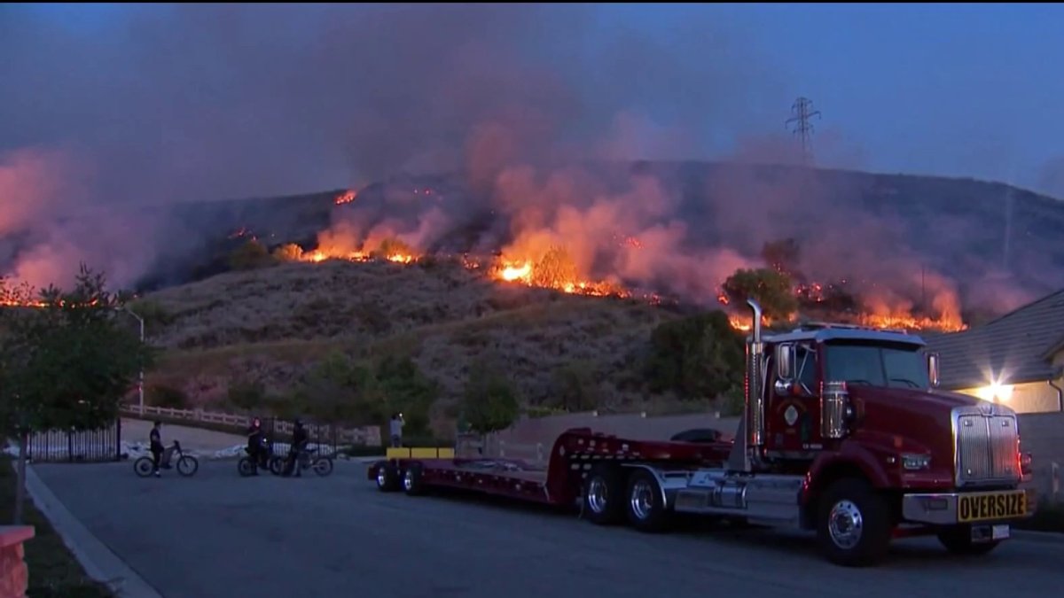 Sandy Fire burning over 1,600 acres in Simi Valley, Cal Fire says – NBC ...