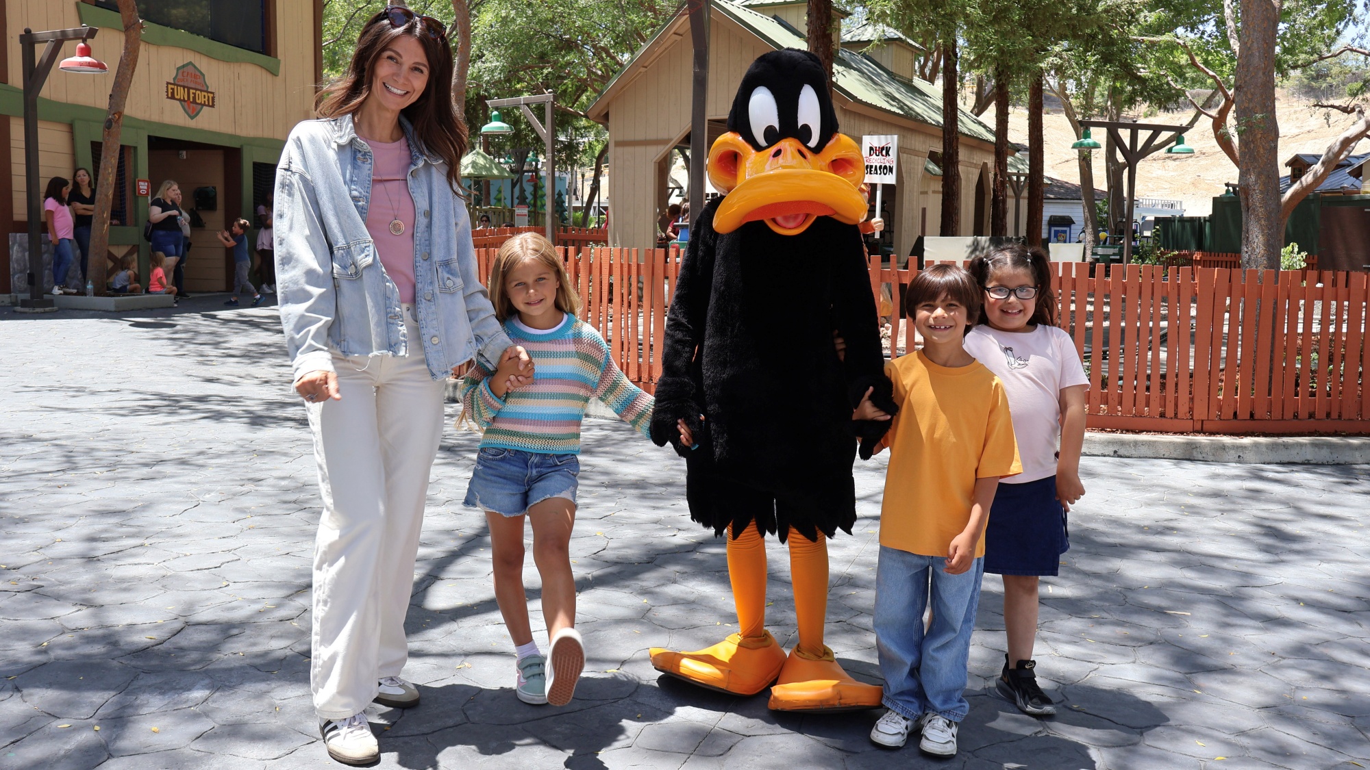 Looney Tunes Land has happily hopped into Six Flags Magic Mountain ...