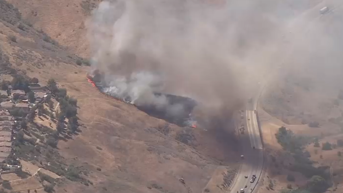 5 Freeway fully reopened in Castaic following brush fire – NBC Los Angeles
