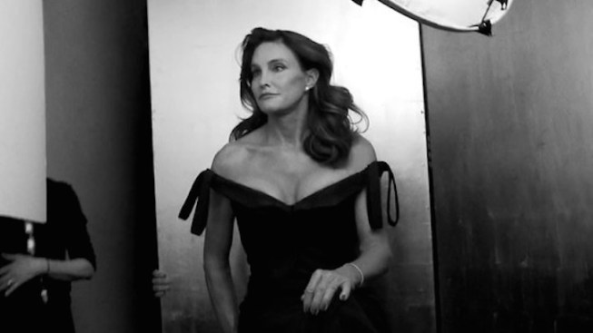 Bruce Jenner Makes Public Debut as Caitlyn Jenner on Cover of Vanity ...